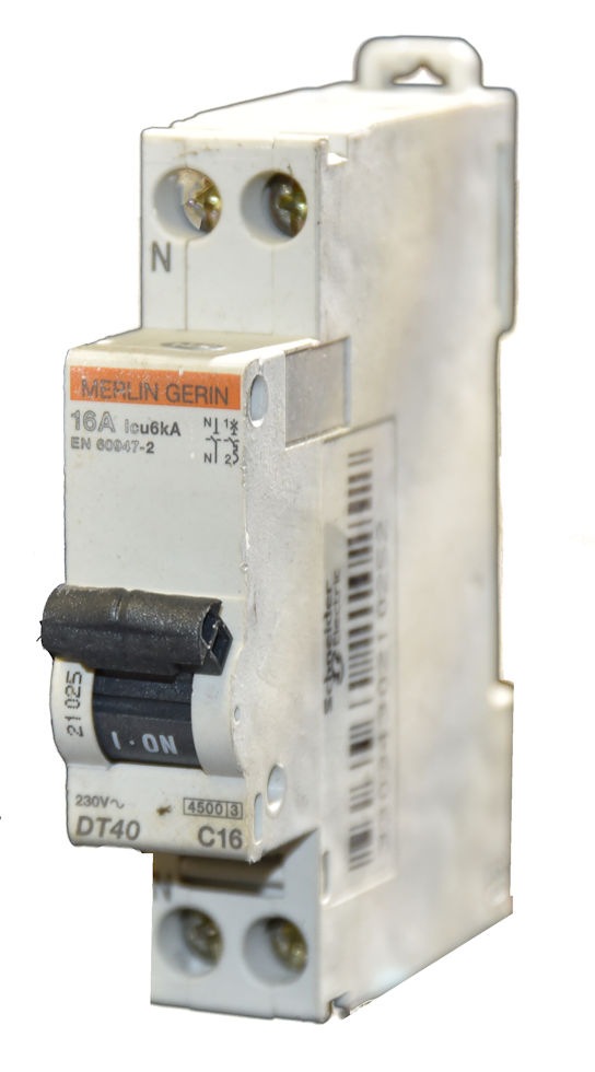 Disjoncteur - Merlin Gerin 21025 - DT40 - 16A - C16 - 230 V – Aux Bons ...