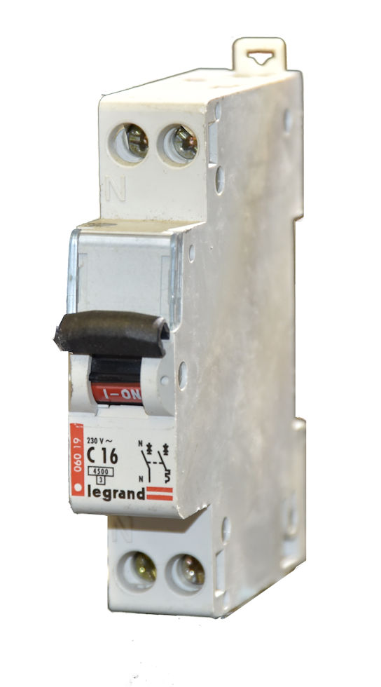 Disjoncteur - Legrand 060 19 - C16 - 230 V – Aux Bons Enfants